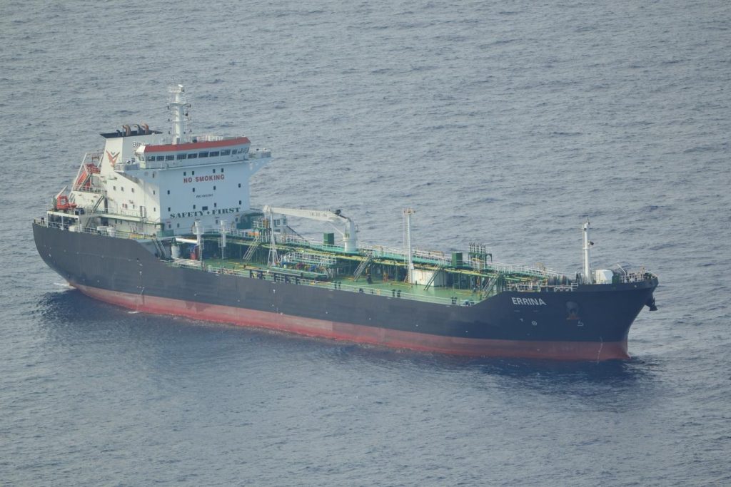 La fregata Martinengo in soccorso a un mercantile attaccato dai pirati ...