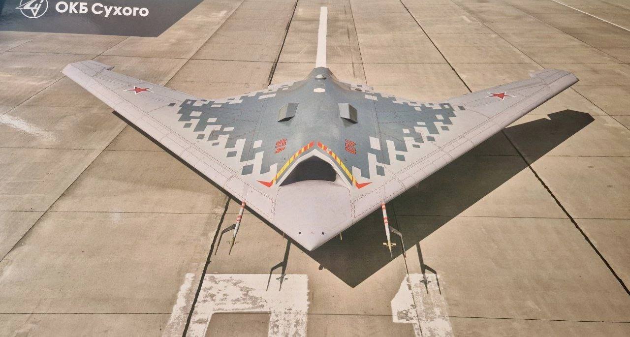 L’UCAV S-70 Okhotnik fuori controllo: i russi lo abbattono ma il ...