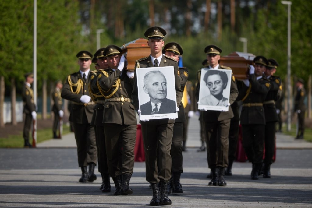 L’Ucraina celebra i suoi eroi nazisti. L’irritazione della Polonia e il ...